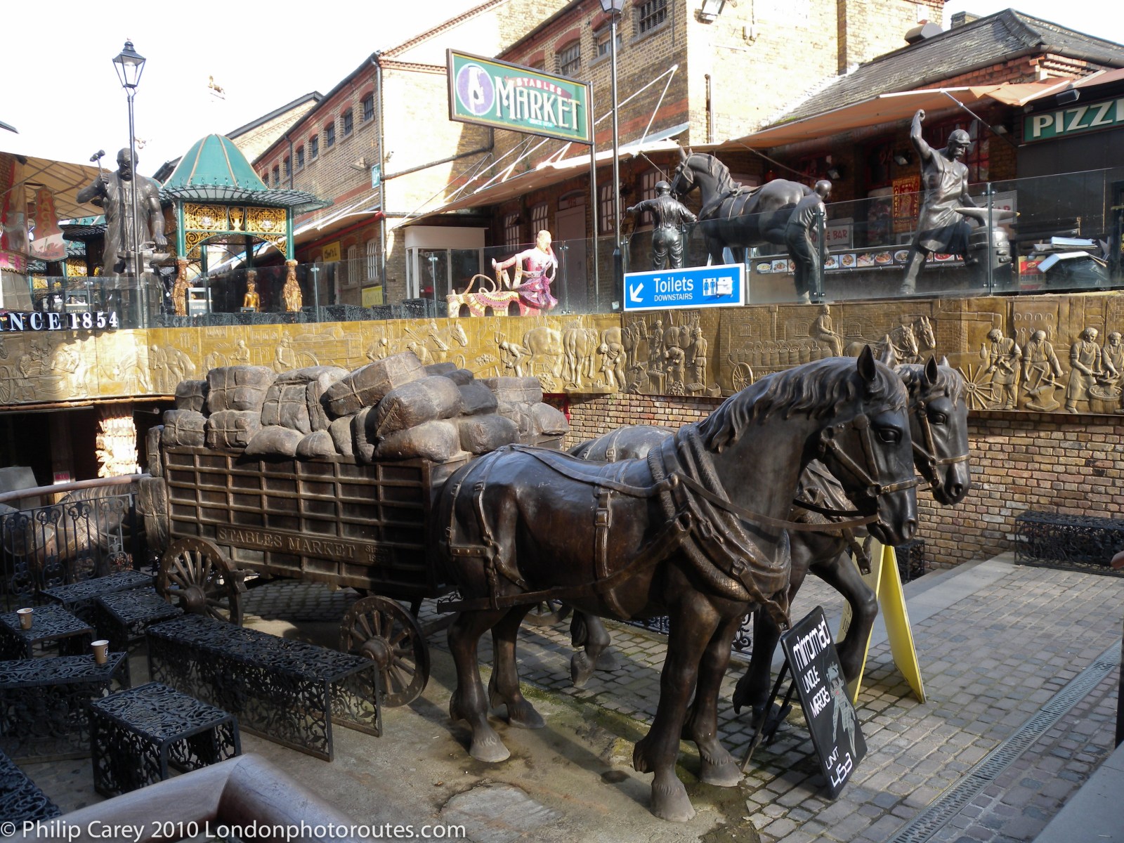 12 Photos of The Stables Market Horses – Camden Town – (early morning ...